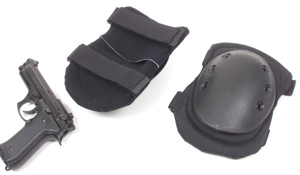 BLACKHAWK! HellStorm Tactical Knee Pads w/ Talon-Flex Cap Black - KnifeCenter - Discontinued